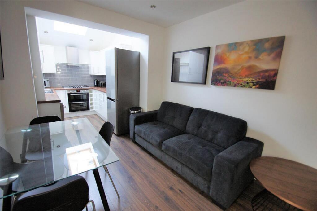 Braemar Road, Manchester M14 6 bed house to rent - £3,519 pcm (£812 pw)