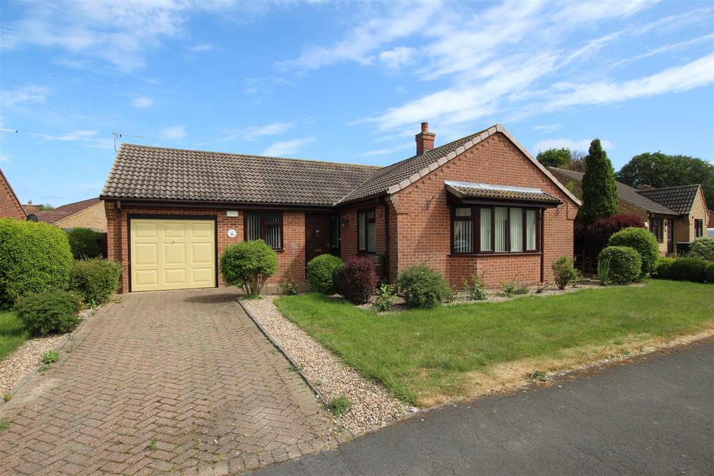 Meadow Drive, Binbrook, Market Rasen LN8 3 bed detached bungalow for ...