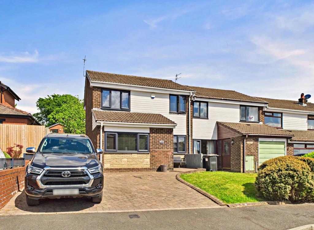 Highfield Road, Edenfield... 3 bed semi-detached house for sale - £295,000