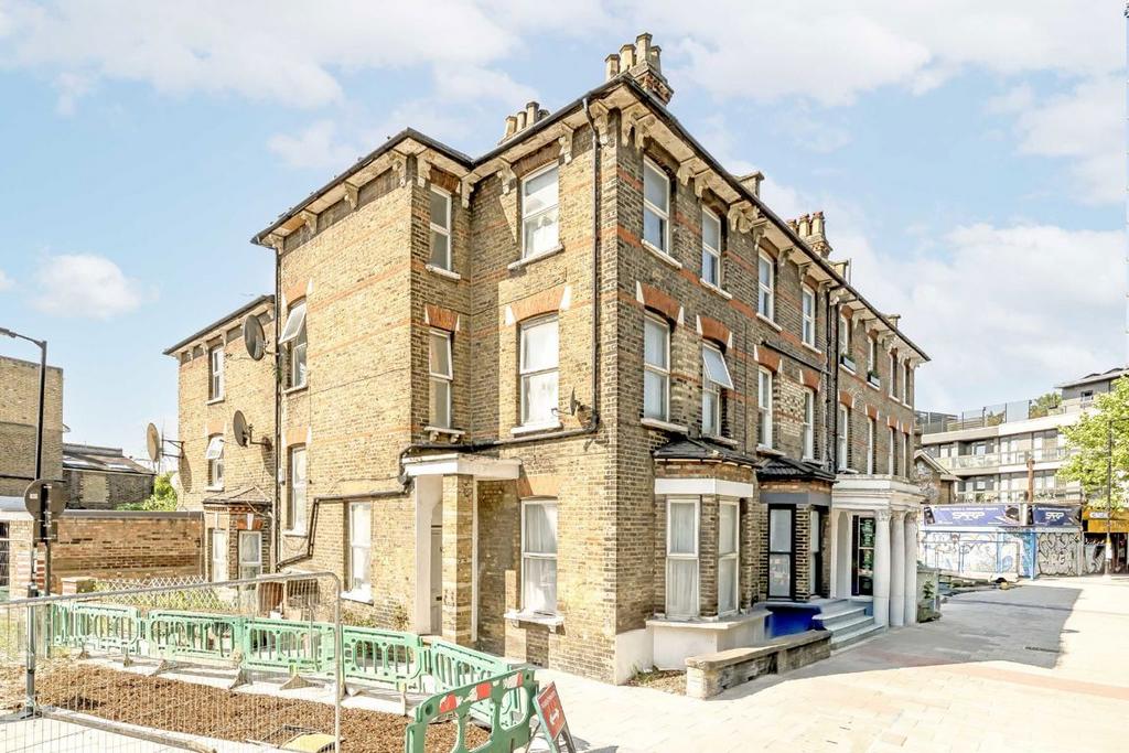 Grove Vale, London SE22 Studio - £1,300 pcm (£300 pw)