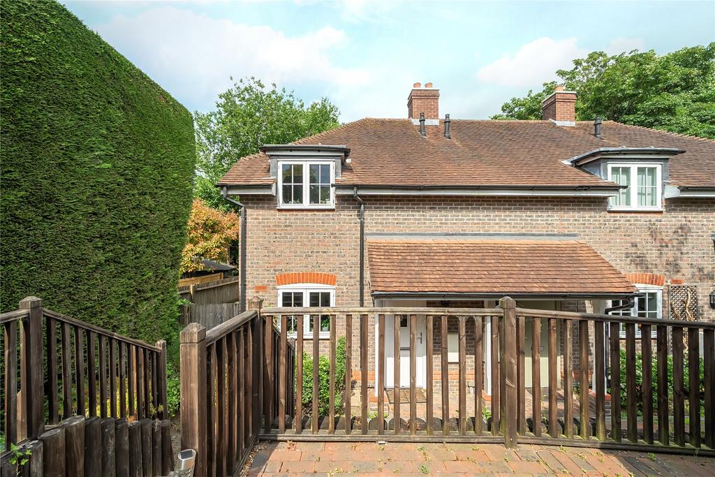 The Old Bake House Mews, Haslemere, GU27 2 bed end of terrace house - £ ...