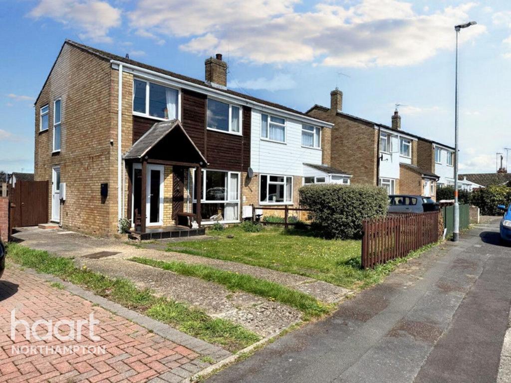 Abbey Close, Wellingborough 3 bed semi-detached house for sale - £250,000