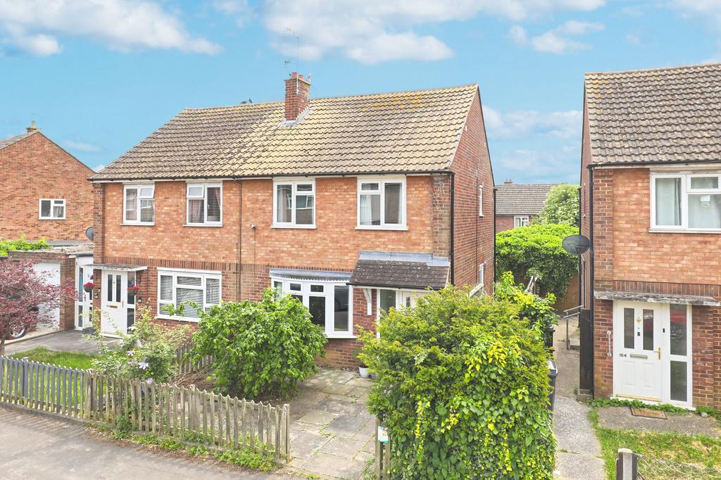 Tower Road, Ware, SG12 3 bed semi-detached house for sale - £400,000