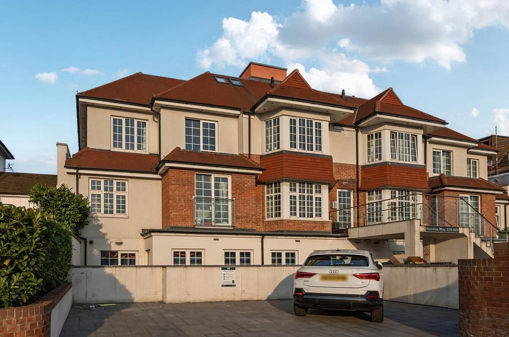 Hendon Way, Hendon 2 bed flat for sale - £500,000