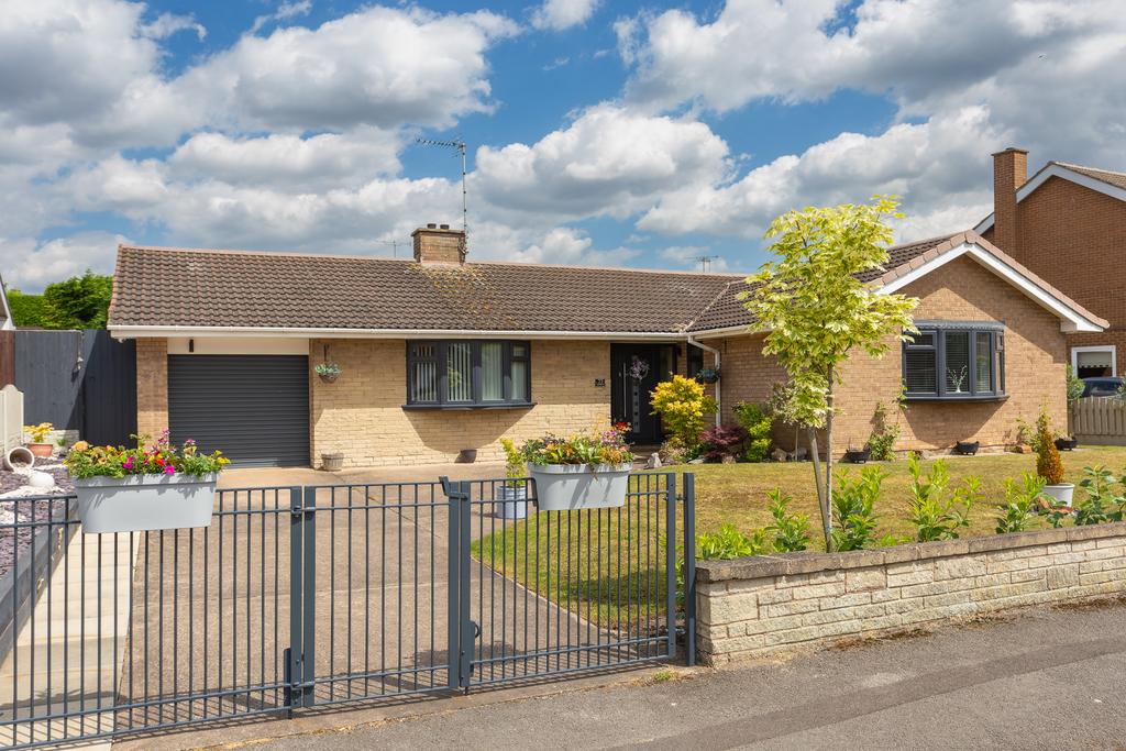 Water Meadows, Worksop, S80 3 bed bungalow for sale - £380,000
