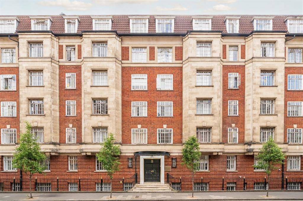 Seymour Street, London W1H 1 bed flat - £2,687 pcm (£620 pw)