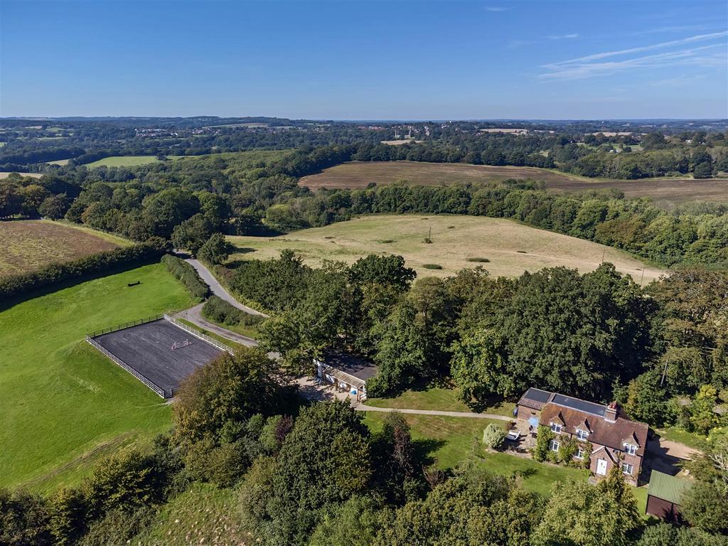 Telham Lane, Battle TN33 4 bed equestrian property for sale - £1,025,000