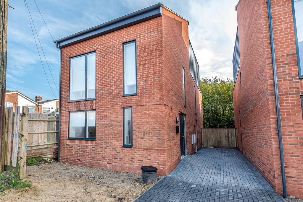 Crescent Close, Oxford OX4 1 bed detached house - £750 pcm (£173 pw)