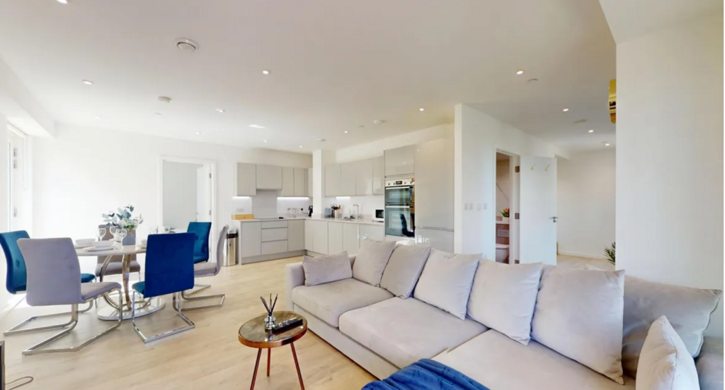 Tyburn Gardens, Peto Street North... 3 bed apartment - £3,800 pcm (£877 pw)
