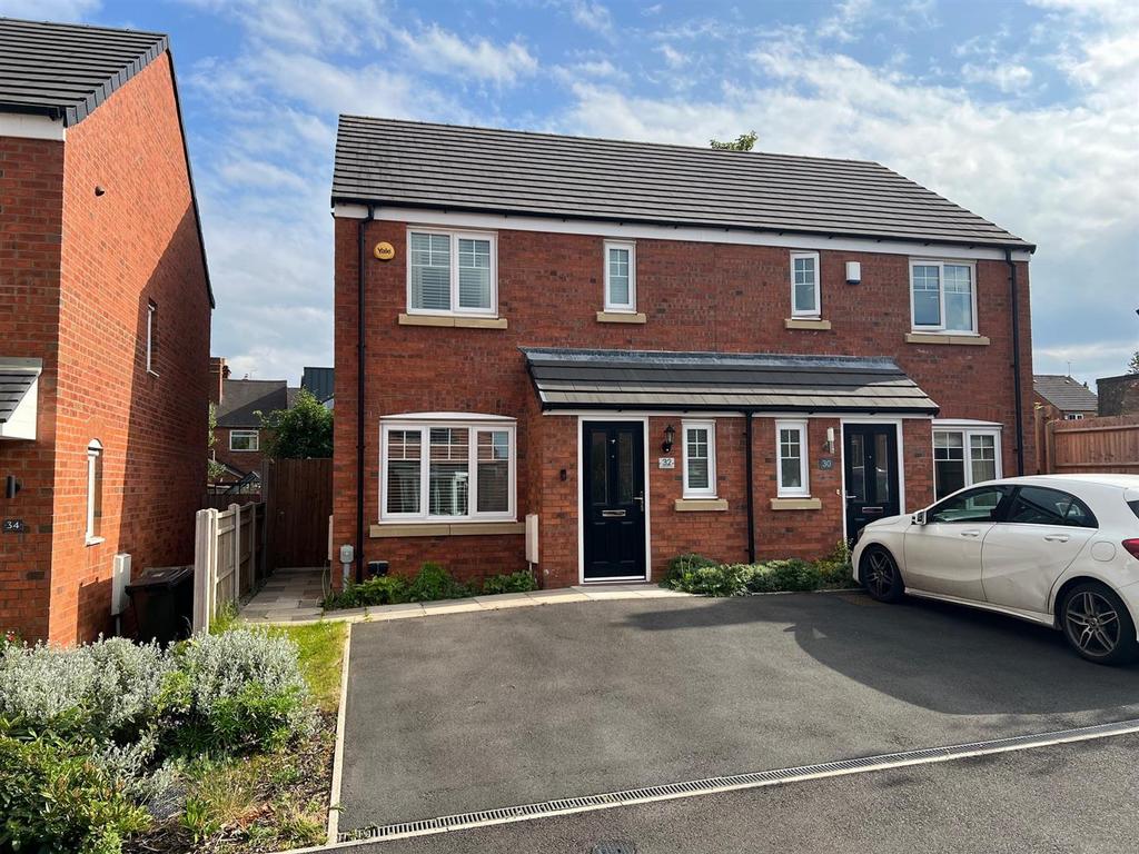 Longlands Avenue, Stourbridge, DY8 3TU 3 bed semi-detached house - £315,000