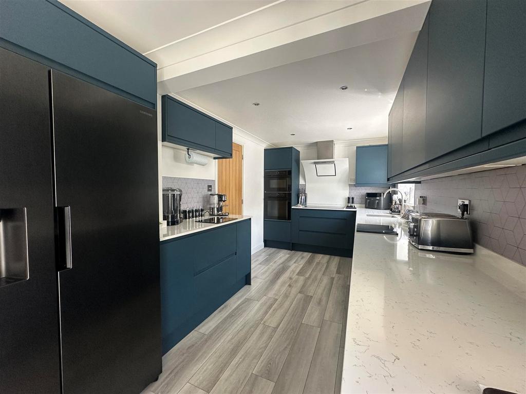 Hampton Close, Chatham, Kent 3 bed detached house for sale - £475,000
