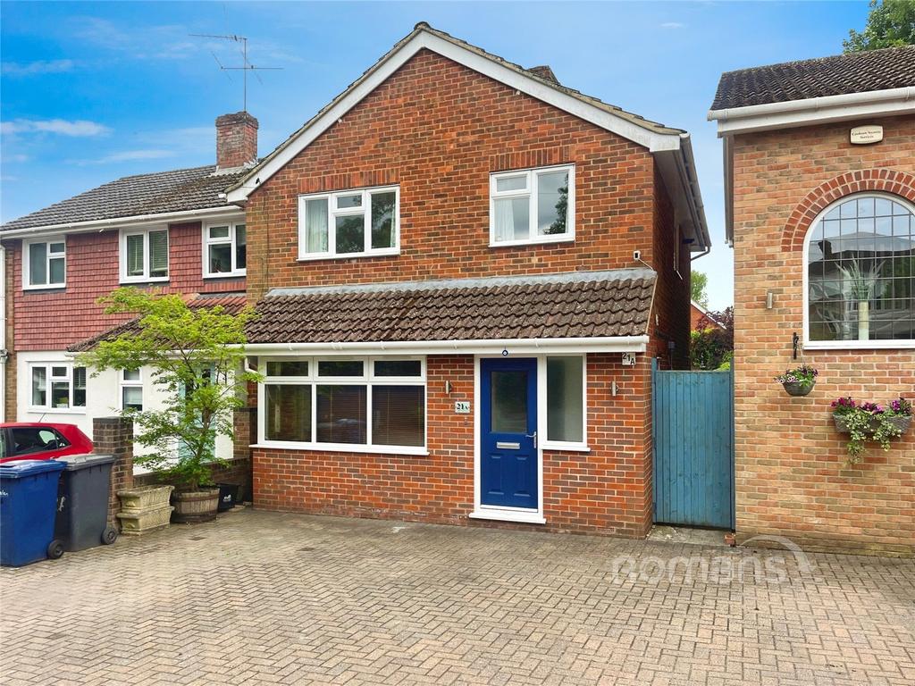 Upper Hale Road, Farnham, Surrey 3 bed semi-detached house - £475,000