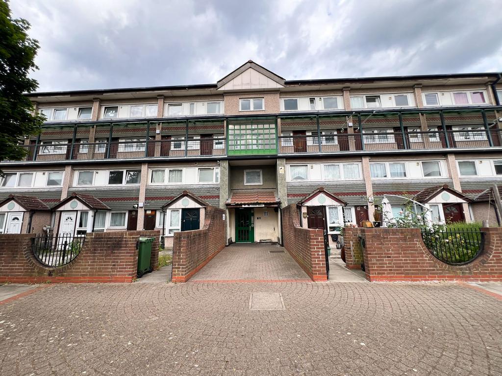 Simons Walk, London, E15 3 bed apartment - £2,250 pcm (£519 pw)