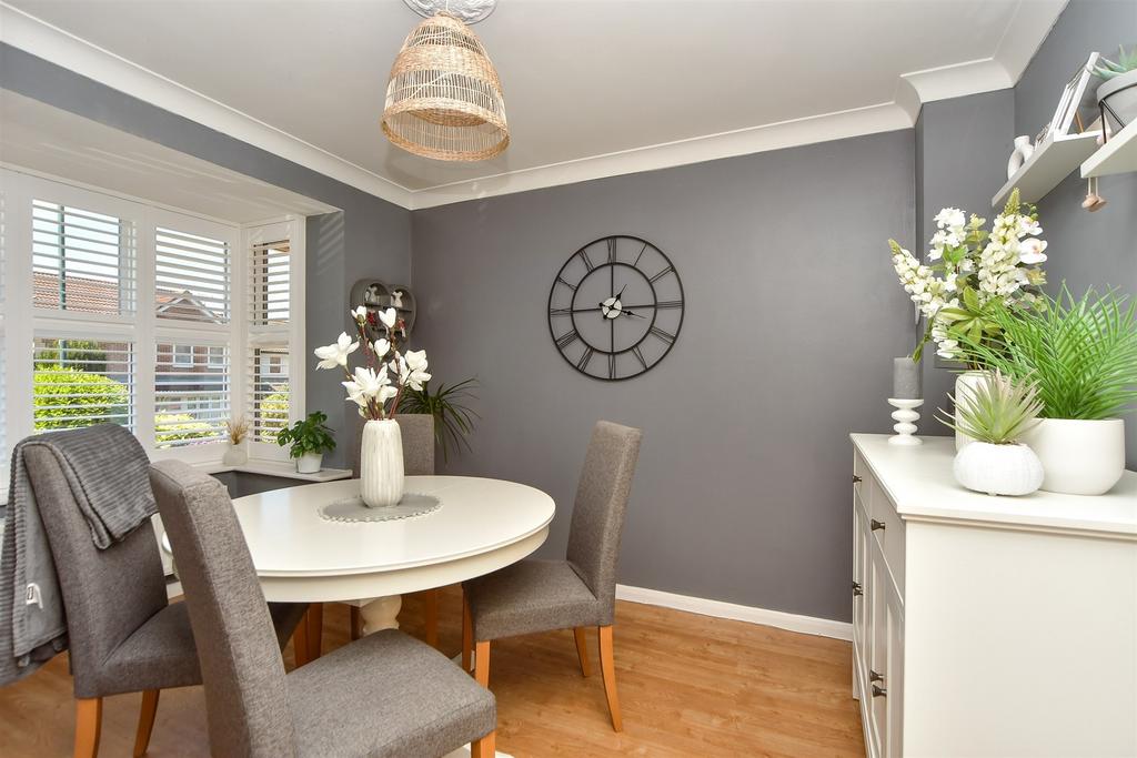 High Bank, Rochester ME1 4 bed detached house for sale - £330,500