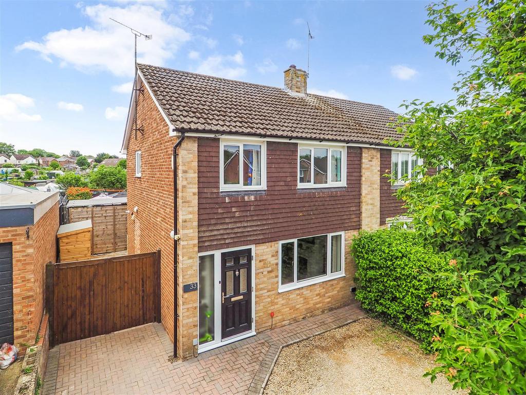Colenzo Drive, Andover 3 bed semi-detached house - £367,500