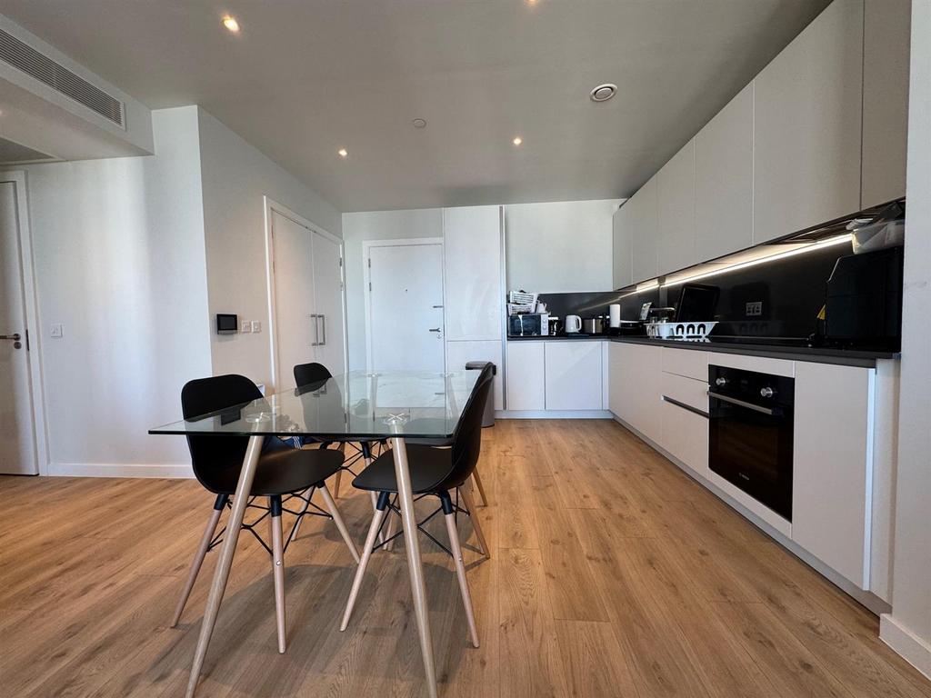 The Gate, Meadowside Manchester 2 bed apartment to rent - £1,575 pcm (£ ...