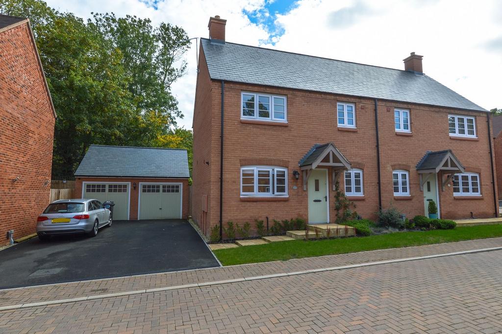 Temple Close, Towcester, NN12 3 bed semi-detached house - £1,700 pcm (£ ...