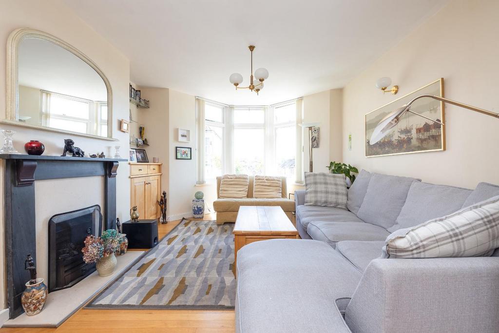 Holmesdale Road, Victoria Park 4 bed terraced house - £575,000