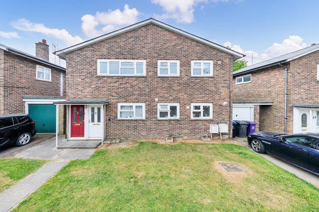 Field Crescent, Royston SG8 2 bed maisonette for sale - £250,000
