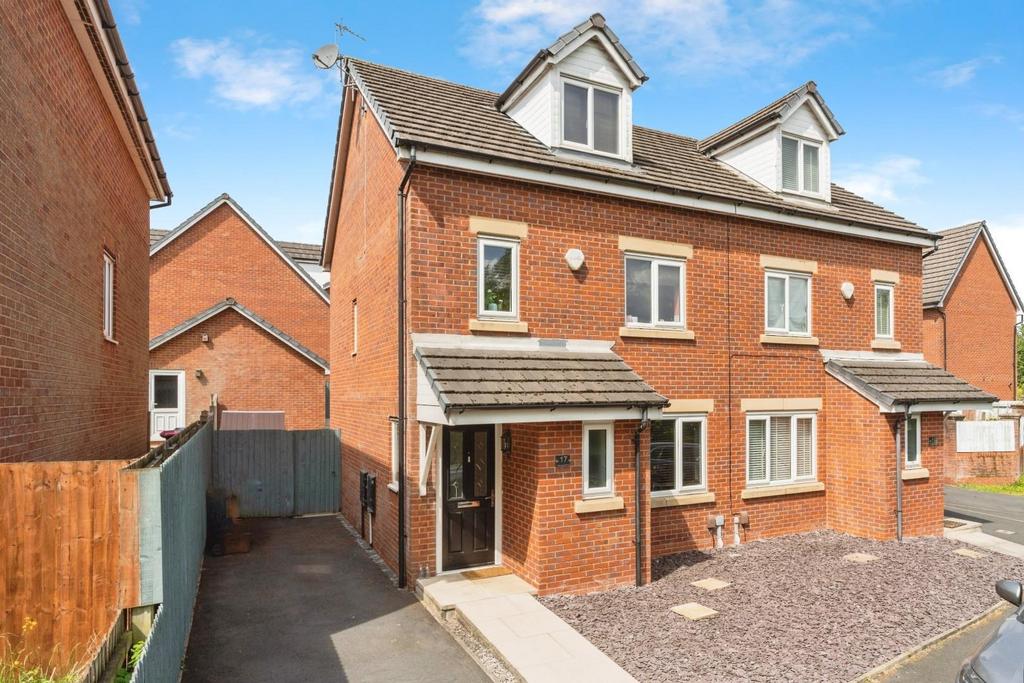 Spinners Drive, Worsley, Manchester 4 bed semi-detached house for sale ...