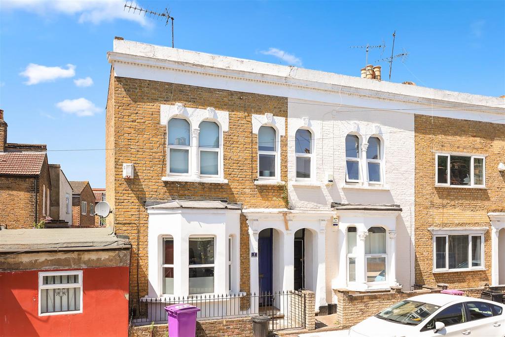 Maritime Street, Bow, E3 4 bed end of terrace house - £4,000 pcm (£923 pw)
