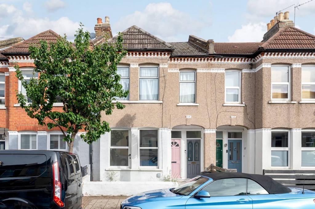 Leverson Street, Streatham, London, SW16 2 bed flat to rent - £2,400 ...