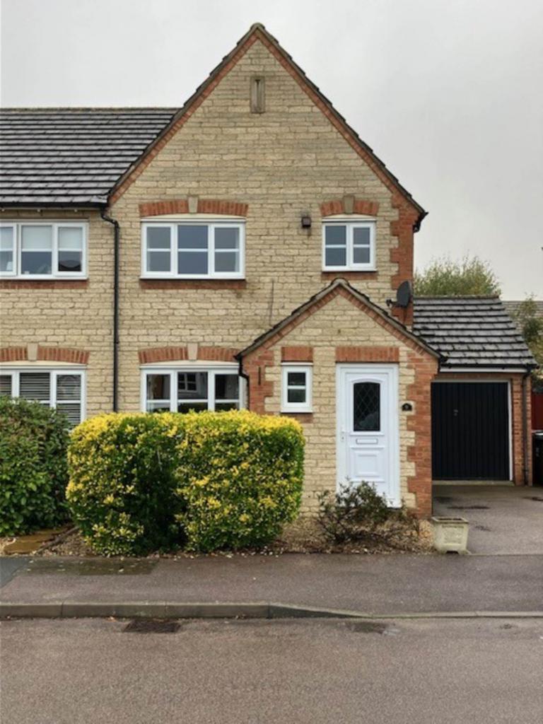 Campion Place, Bicester OX26 3 bed semi-detached house for sale - £399,950