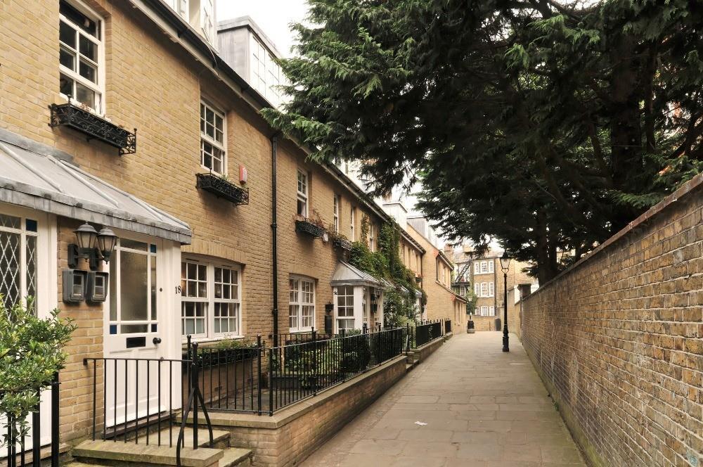 Streatley Place, Hampstead NW3 3 bed townhouse to rent - £5,746 pcm (£ ...