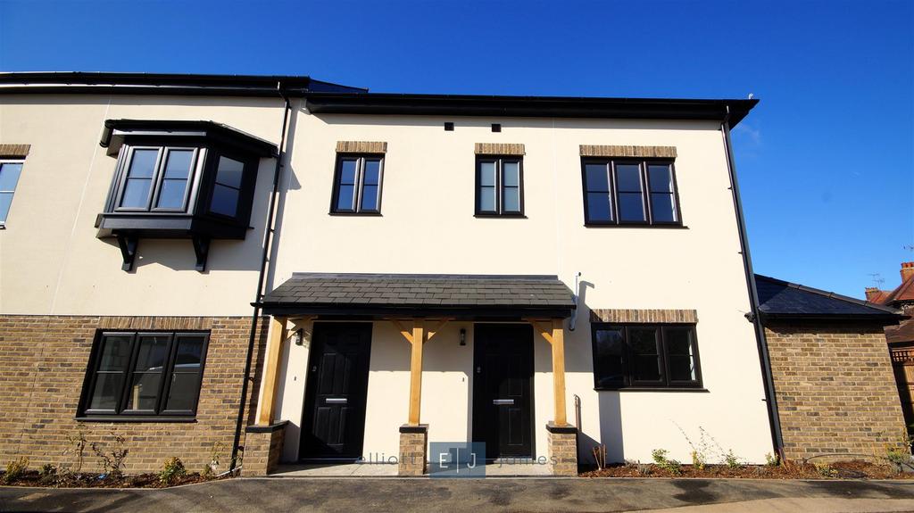 Freya Lodge, Loughton IG10 2 bed duplex to rent - £2,500 pcm (£577 pw)