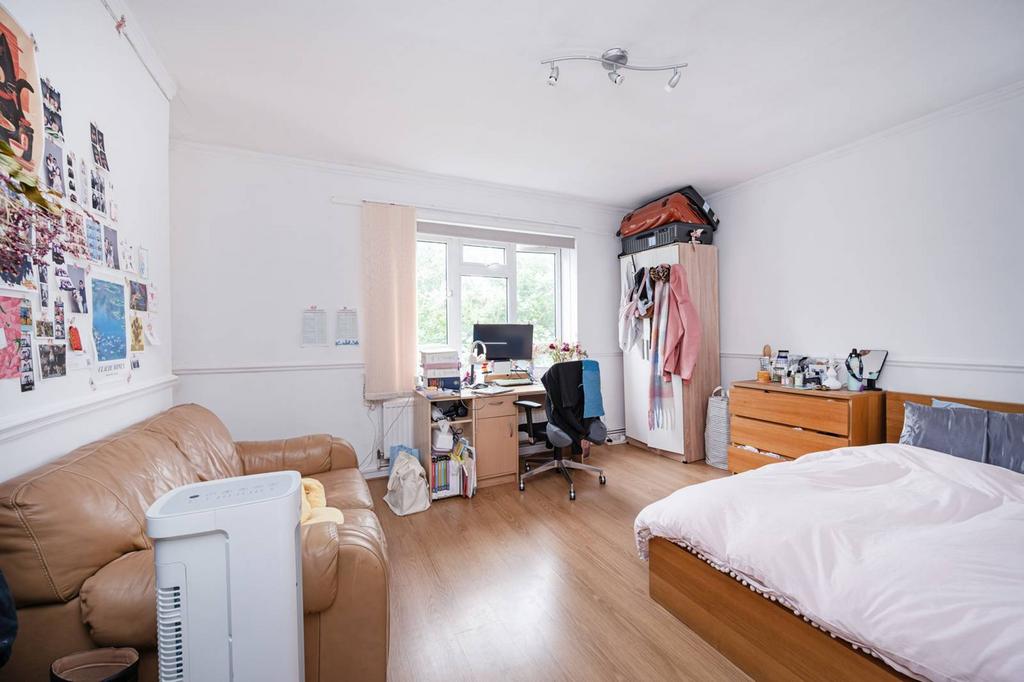 Langdon Court, Angel, London, EC1V 3 bed maisonette to rent - £4,117 ...