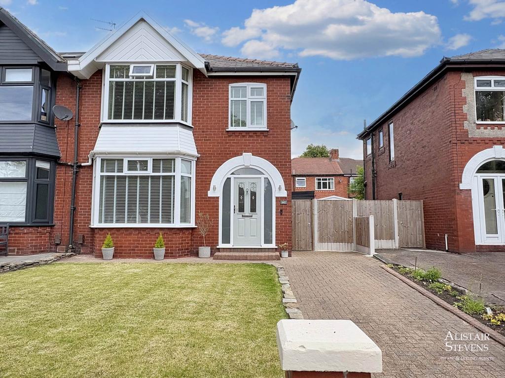 Burnley Lane, Chadderton 3 bed semi-detached house - £350,000