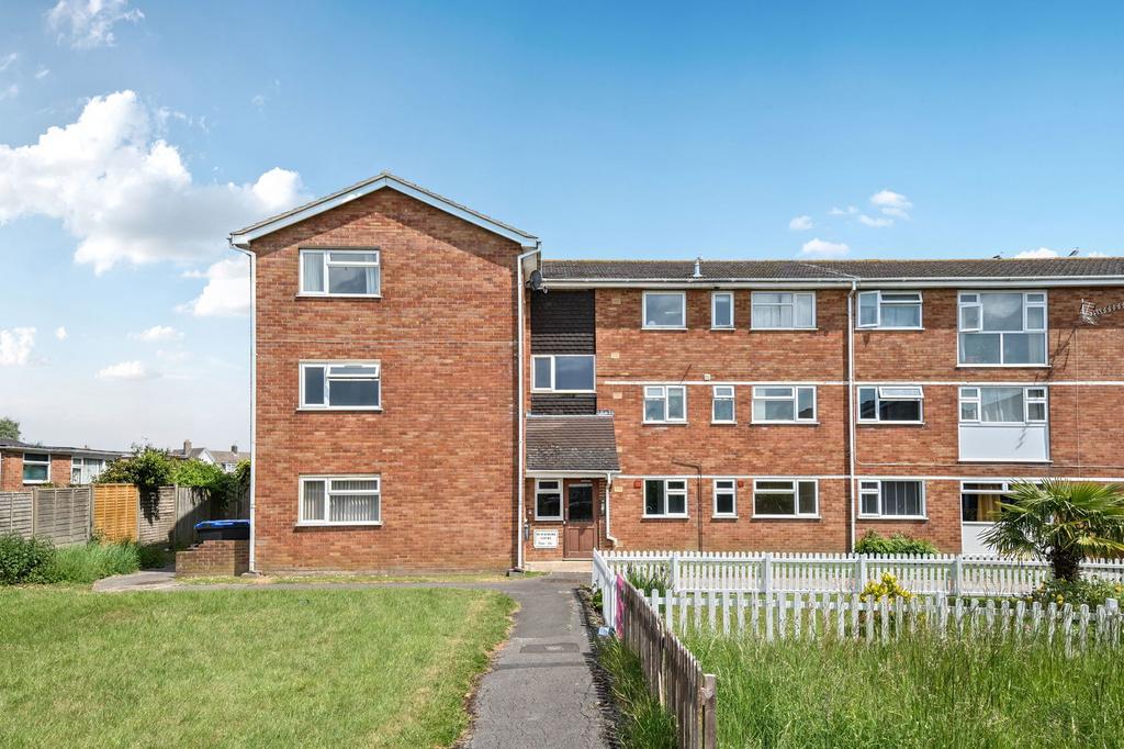 Blackmore Court, Melksham SN12 2 bed ground floor flat - £150,000