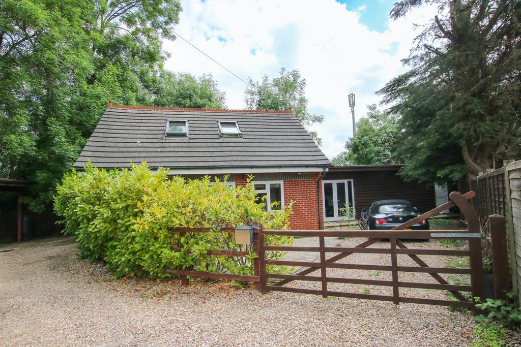 Finchampstead Road, Wokingham, RG40 2 bed detached house for sale - £ ...