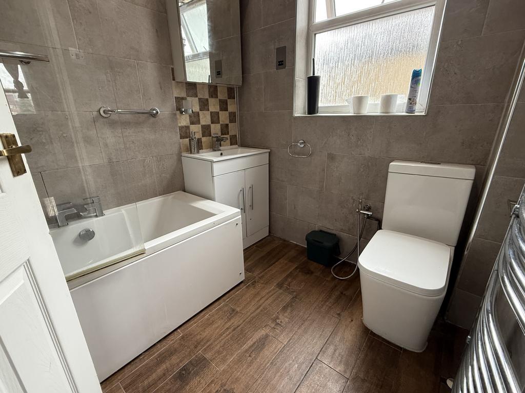 First Floor Flat, 21A Bulstrode Road... 2 bed flat to rent - £2,100 pcm ...