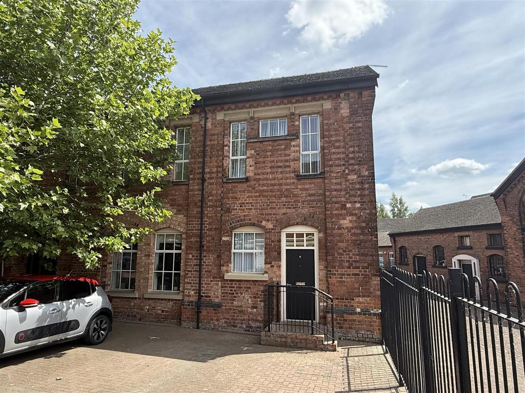 Tiger Court, Burton-On-Trent DE14 1 bed townhouse - £99,950