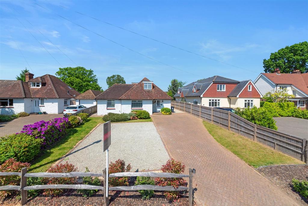 Hadlow Road, Tonbridge 3 bed detached bungalow for sale - £850,000