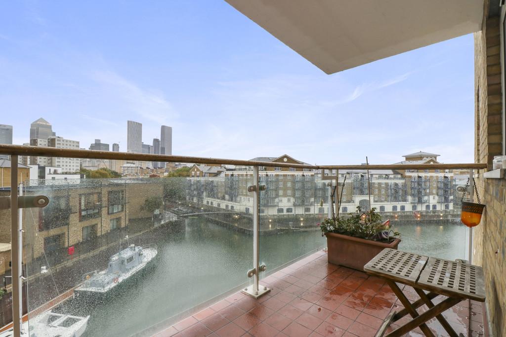 Basin Approach, London E14 2 bed apartment - £2,350 pcm (£542 pw)