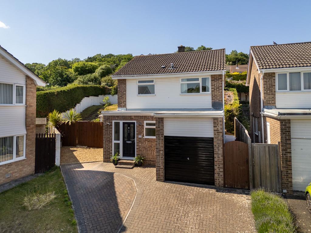 Weston-super-Mare BS22 3 bed detached house for sale - £365,000