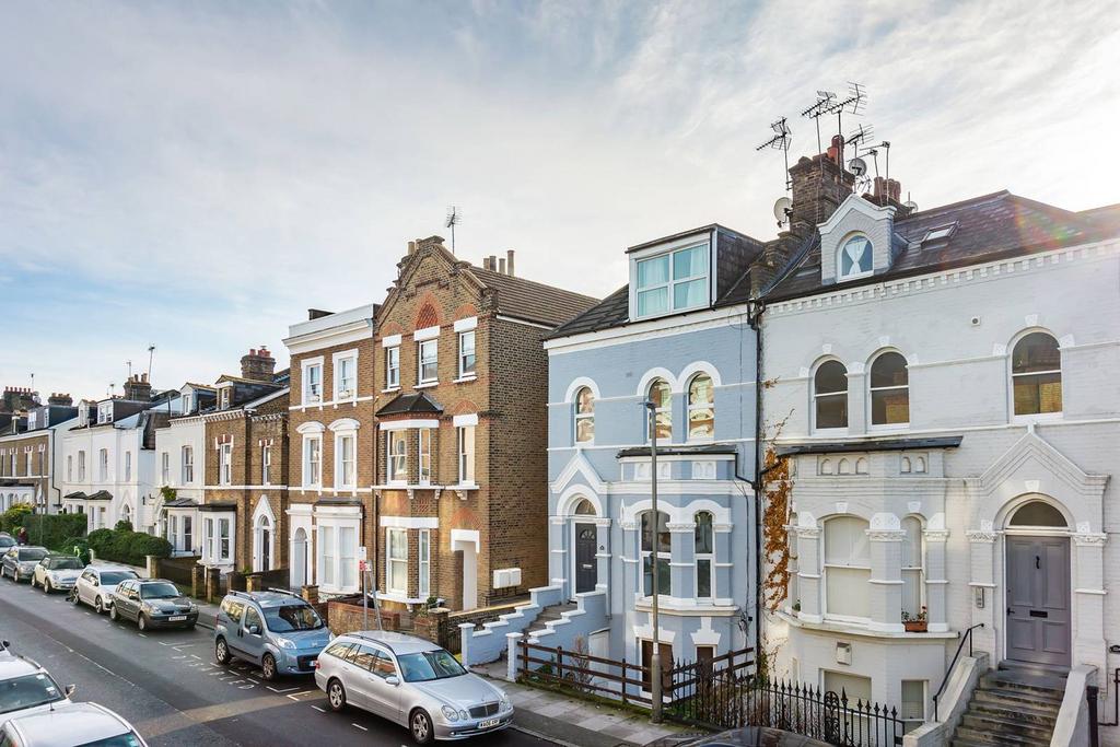 Disraeli Road, Putney, London, SW15 1 bed flat to rent - £3,750 pcm (£ ...