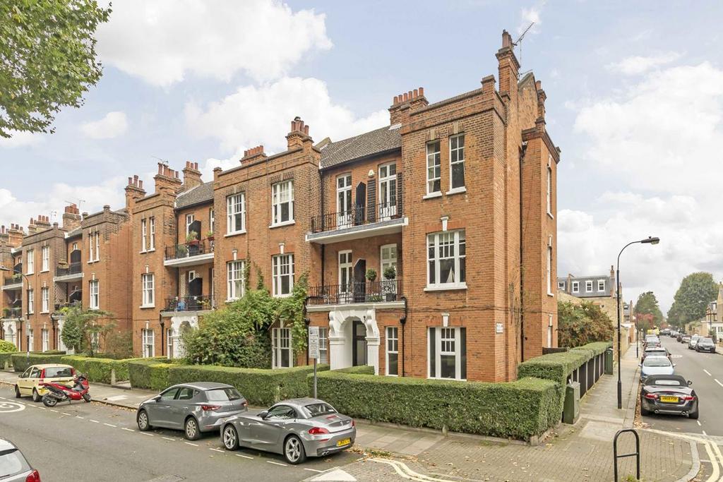 Bishops Park Road, London SW6 3 bed flat - £3,250 pcm (£750 pw)