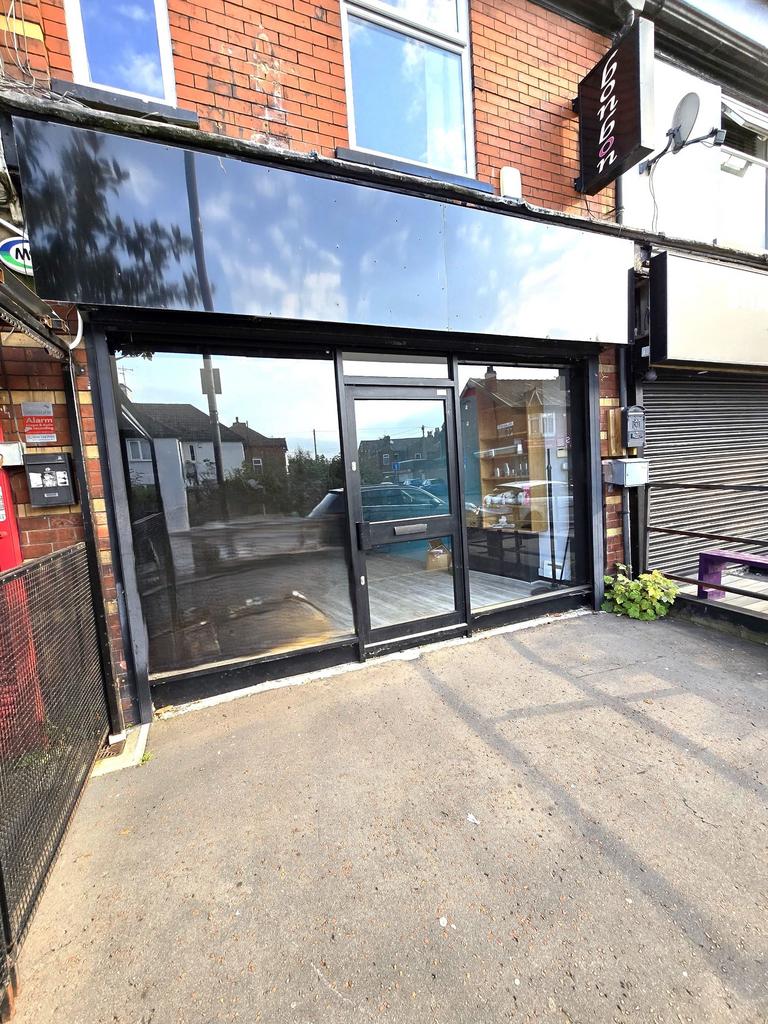 Fog Lane, East Didsbury, Manchester Shop to rent - £1,200 pcm (£277 pw)