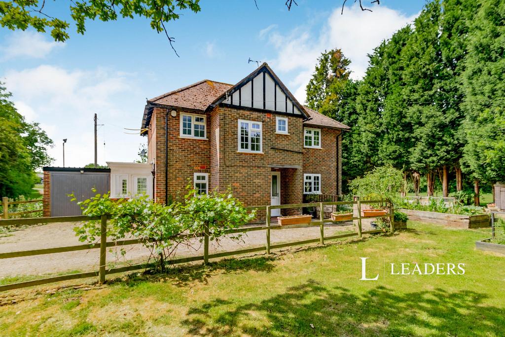 Henfold Lane, Dorking 3 bed detached house - £2,500 pcm (£577 pw)