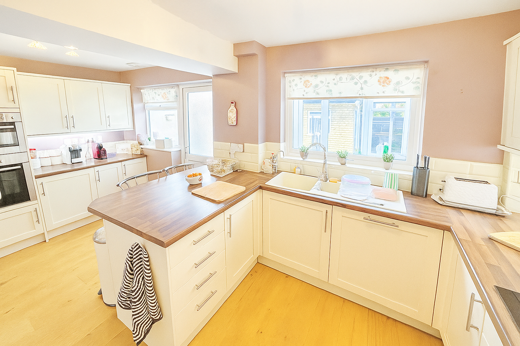 Wopsle Close, Rochester 4 bed detached house for sale - £475,000