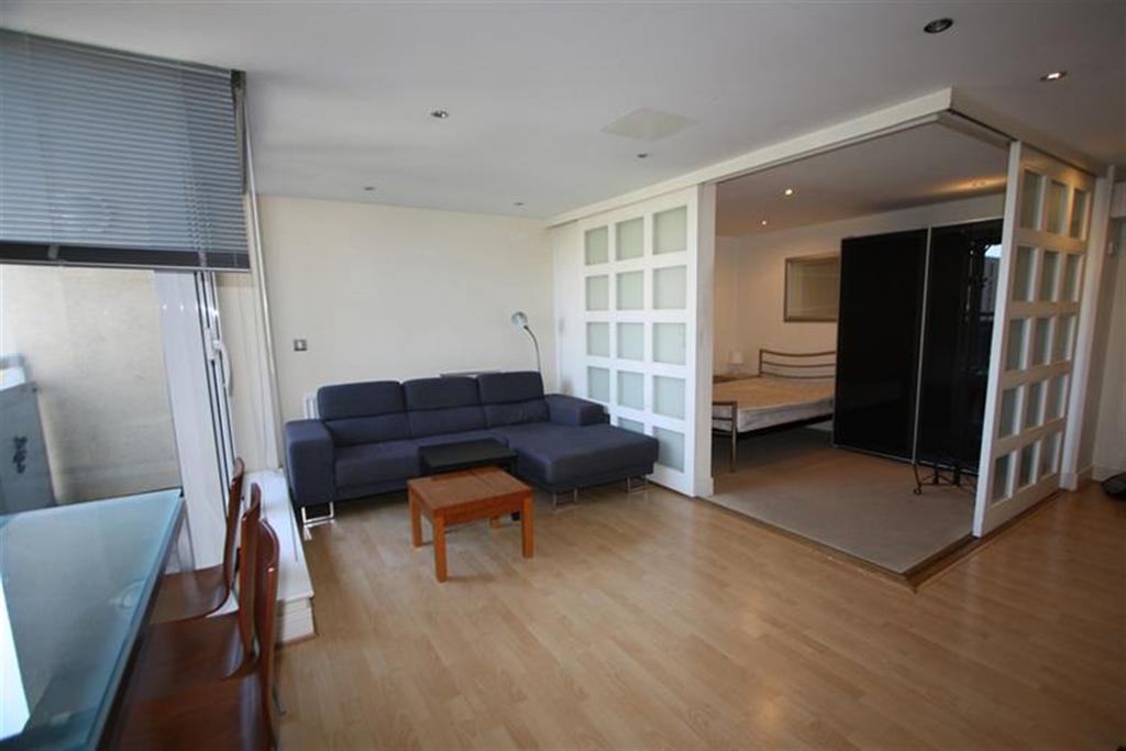 London E16 1 bed flat to rent - £1,585 pcm (£366 pw)