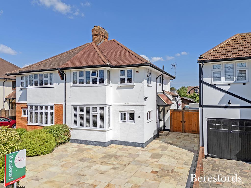 Park Drive, Upminster, RM14 3 bed semi-detached house for sale - £800,000