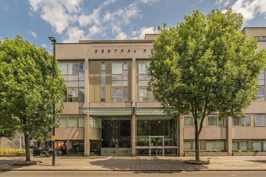 Lampton Road, Hounslow TW3 1 bed flat to rent - £1,500 pcm (£346 pw)