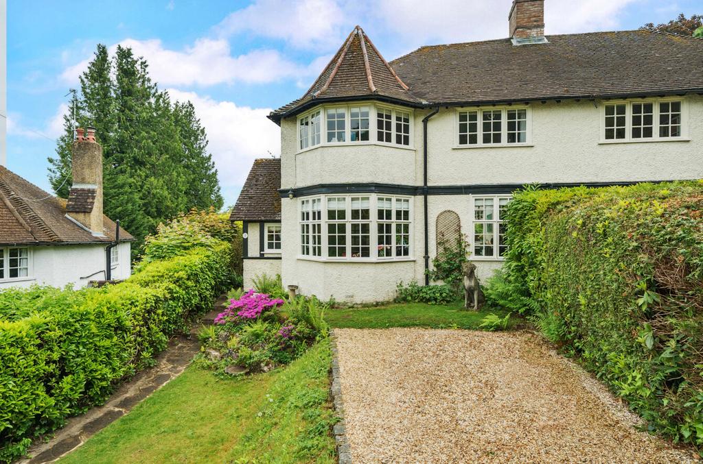 Museum Hill, Haslemere, Surrey, GU27 4 bed semi-detached house - £1,150,000