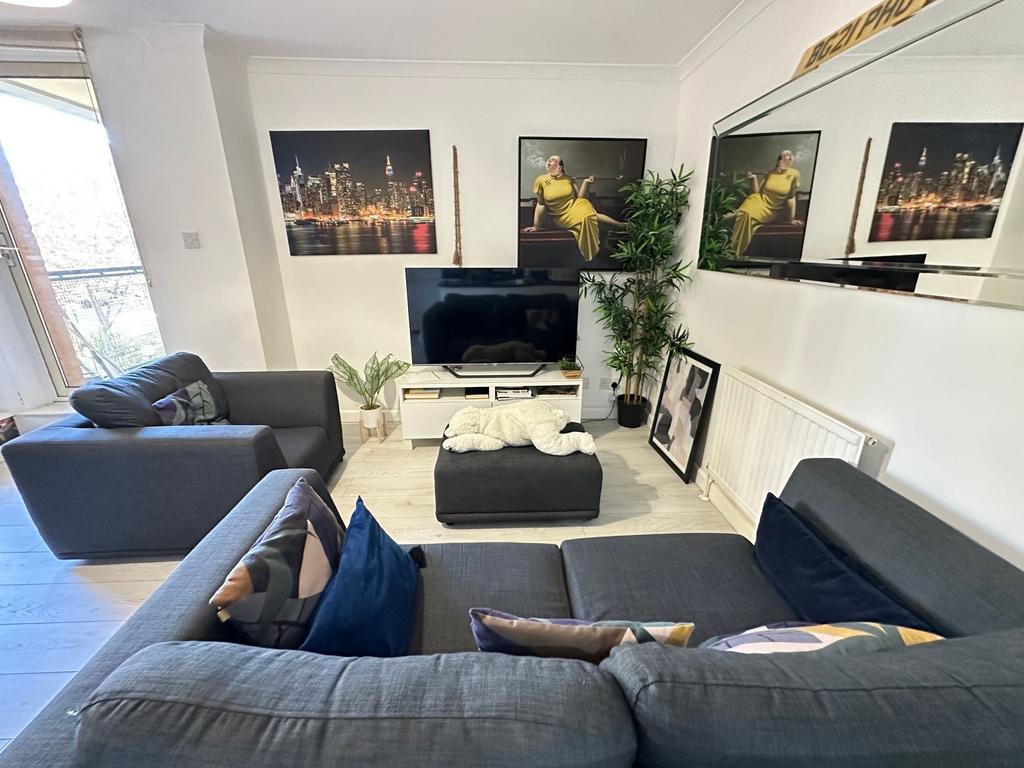 China Court, Asher Way, London E1W 1 bed in a house share - £1,400 pcm ...