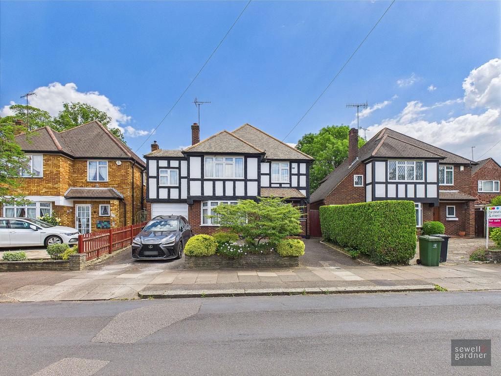Woodland Drive, Watford, WD17 3LB 4 bed detached house - £950,000