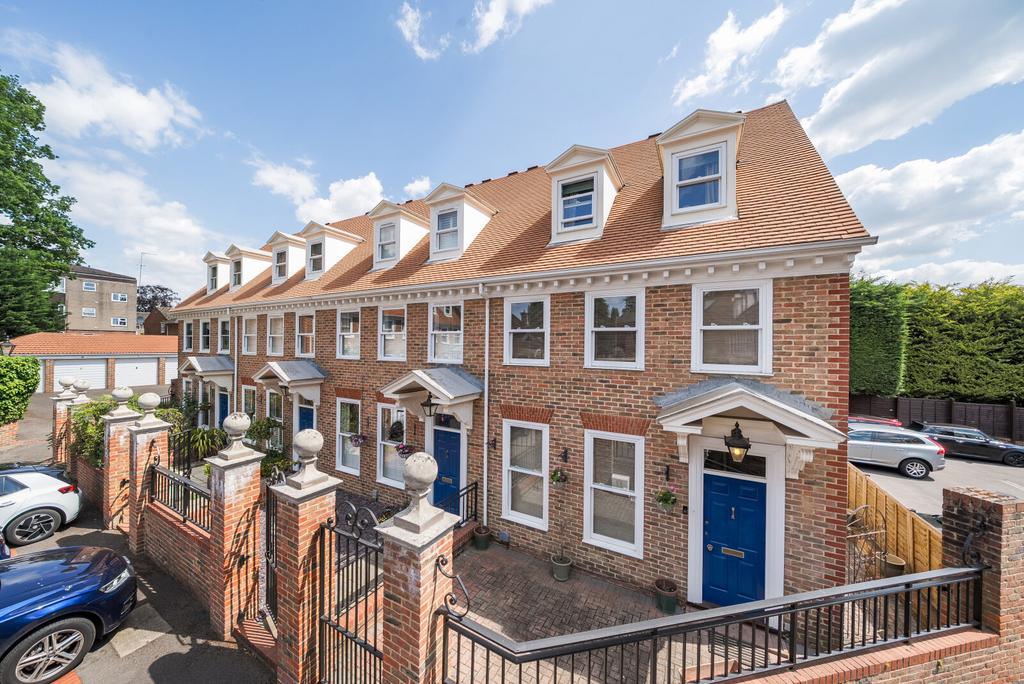 Tamerton Square, Woking, GU22 4 bed end of terrace house - £750,000